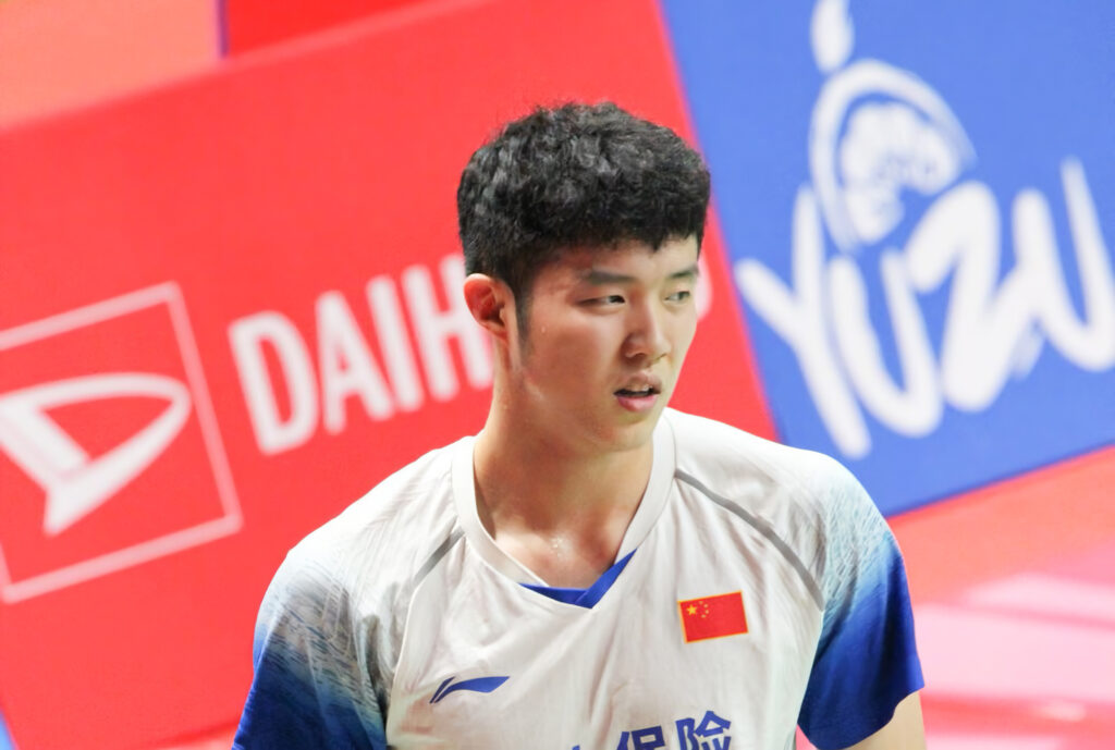 He Jiting gây chấn động với loạt bê bối trước thềm Sudirman Cup 2025 - M88Badminton